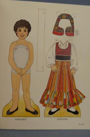 DOVER PP615 Traditional Folk Costumes of Europe Paper Dolls (PAPER ...